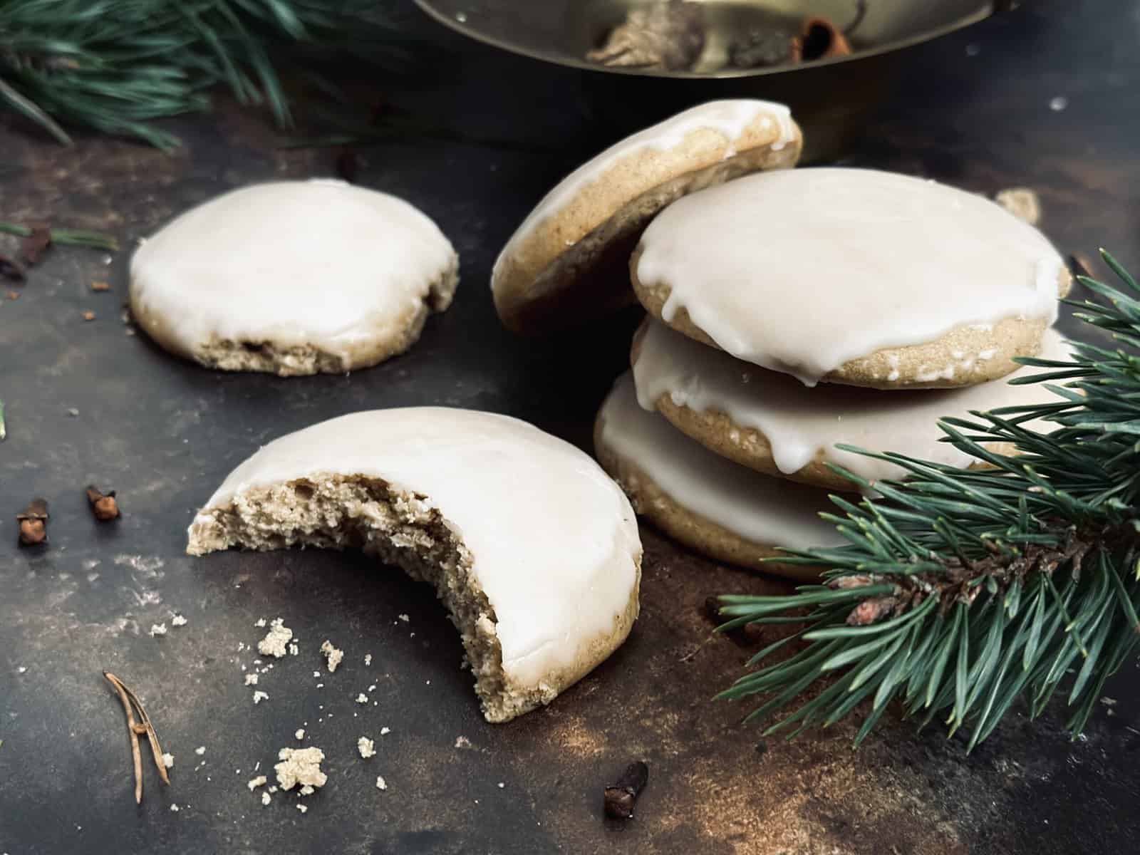 Super Soft Gingerbread Cookies Made With Honey - A pinch of Zest